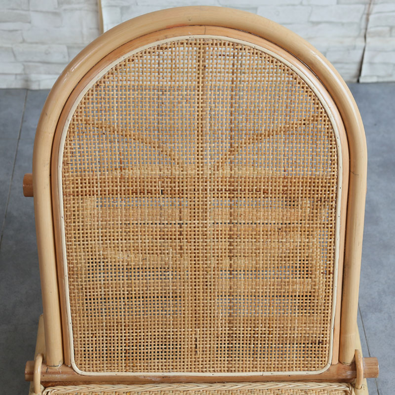 Foldable natural wicker rattan chair
